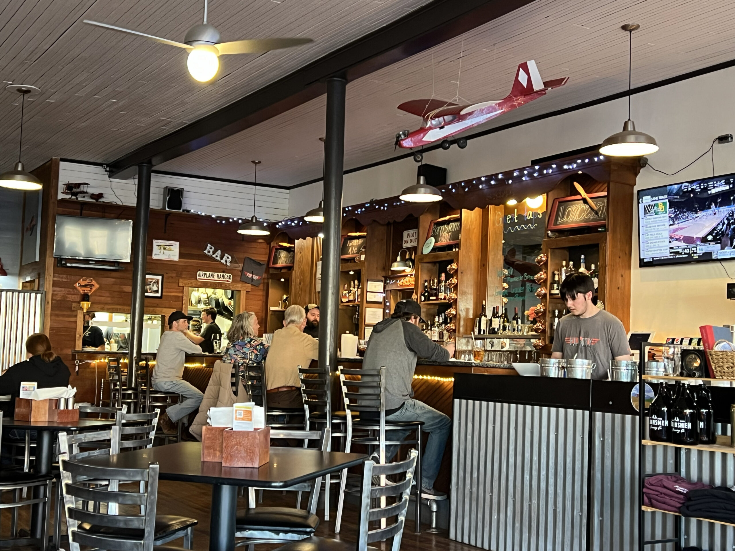 Kansas: Aviation-Themed Restaurants, Bars, and Coffee Shops - One ...